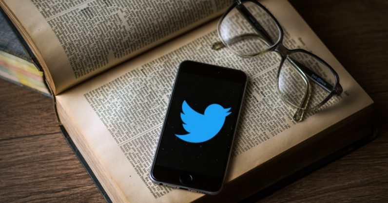 Twitter Now Allows Adding Photos, Videos & GIFs To Retweets - MobyGeek.com