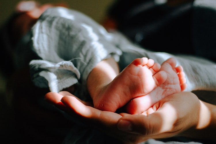 Mother Sells Twin Babies To Pay Off Debts And Buys New Smartphone MobyGeek mother-sells-twin-babies-to-pay-off-debts-and-buys-new-smartphone-mobygeek