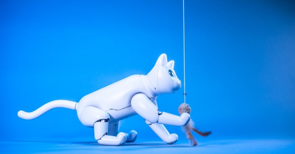 This Standalone Robo-Cat Is All You Need For Your Home - MobyGeek.com