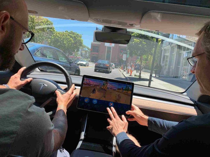 Tesla Arcade Lets Users Use The Steering Wheel As A Game Controller ...