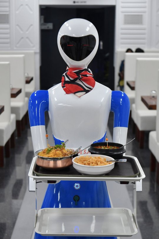 This Robot Restaurant In Bangalore Has Humanoids As Waitresses ...