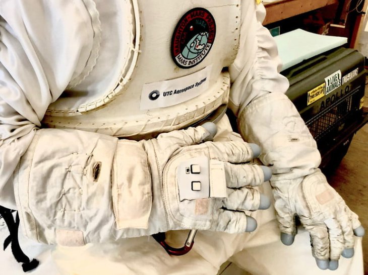 NASA Is Developing Smart Gloves That Let Astronauts Control Drones From ...